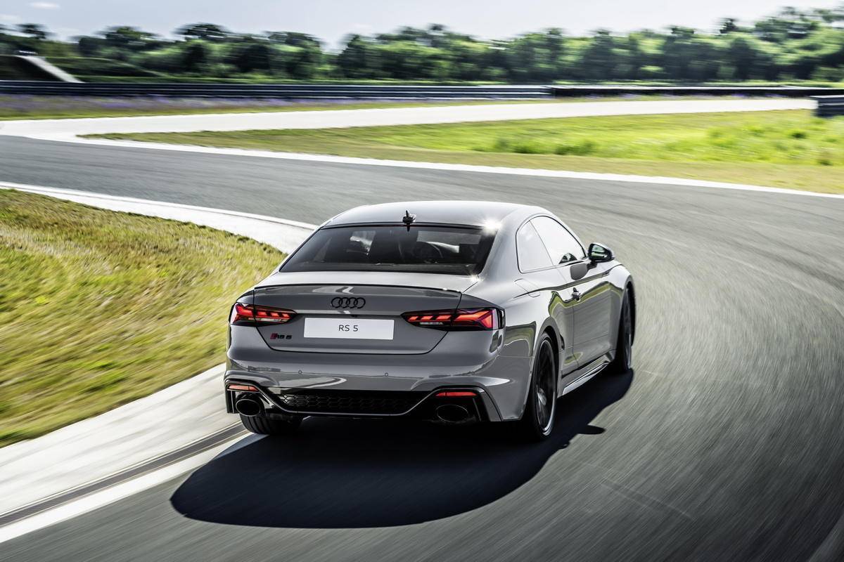 普通人也能3.9秒轻松“破百”，新奥迪RS 5全球首发-搜狐大视野-搜狐新闻