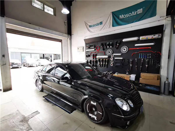 李洋分享奔驰W211改装AIRBFT空气减震器功能效果案例_搜狐汽车_搜狐网