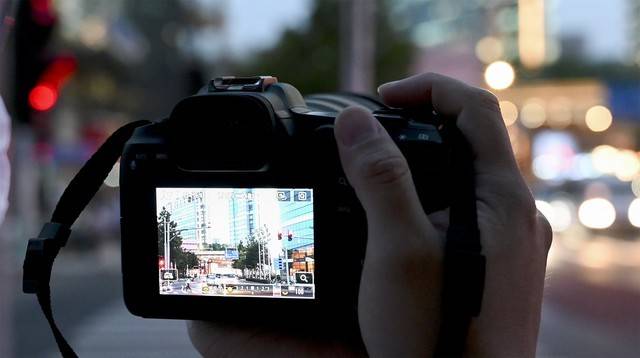 新品对决！EOS R5 VS A7S3应该选哪个？_相机