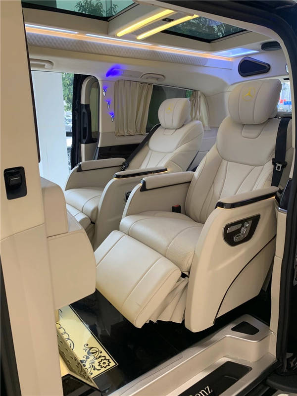 2020款奔驰V260L七座商务车 高顶全隔断迈巴赫版-搜狐大视野-搜狐新闻