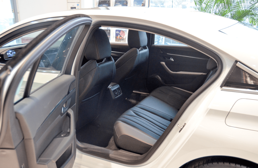 007探店：颜值升级 实拍东风标致508L PHEV_搜狐汽车_搜狐网