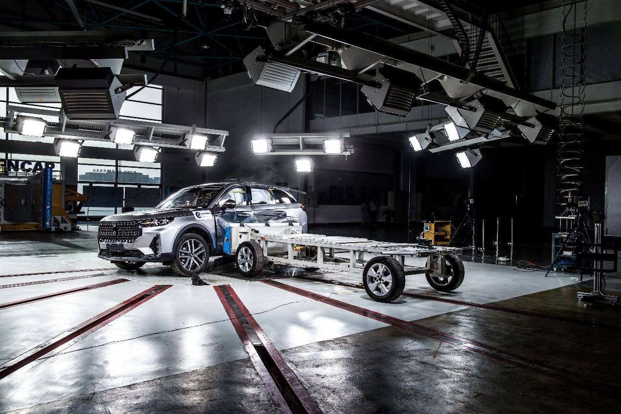 现场直击C-NCAP测试 奔腾T99尽显安全硬核实力_搜狐汽车_搜狐网