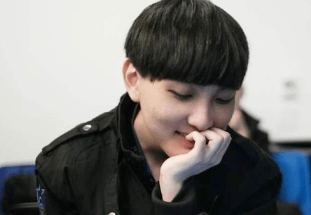 LOL：狼行确认离开RNG？和兮夜正在LGD试训，训练赛战绩曝光_圣枪