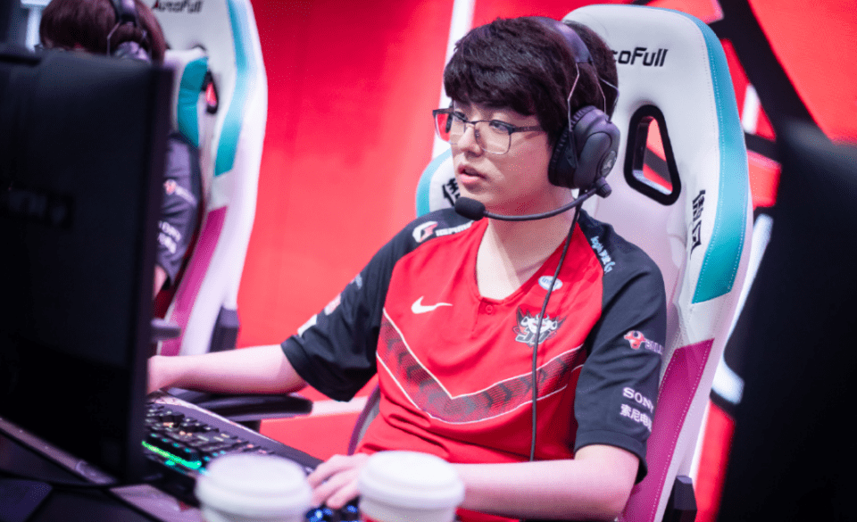 曾被整个LPL喷菜，遭战队抛弃沦落没人要，如今成世界顶级AD！_Loken