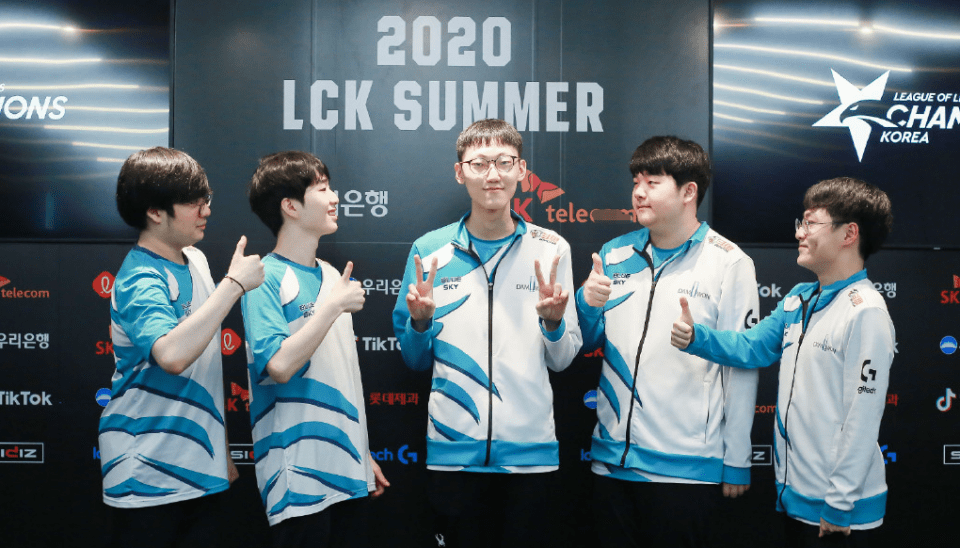 LCK资格赛倒计时，Doinb公开看衰T1，对新王的点评太高_Faker