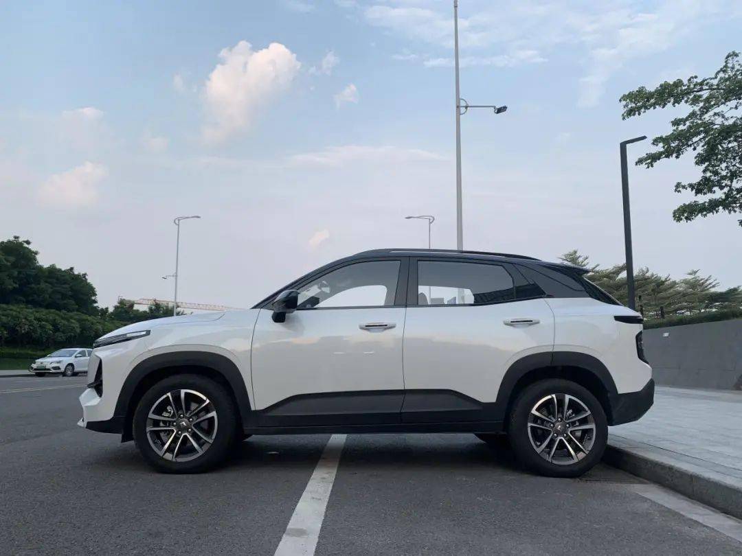 90后的第一辆车，10万拿下网红SUV，RS-3还可自动驾驶_搜狐汽车_搜狐网