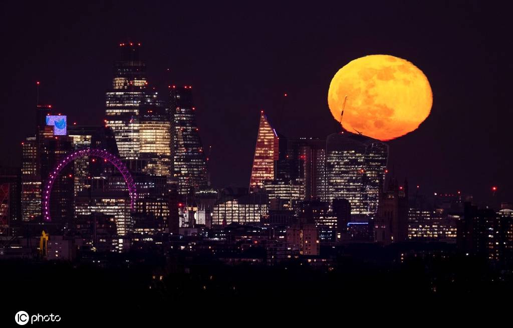 英国伦敦上空升起雪月 城市夜景尽显浪漫-搜狐大视野-搜狐新闻