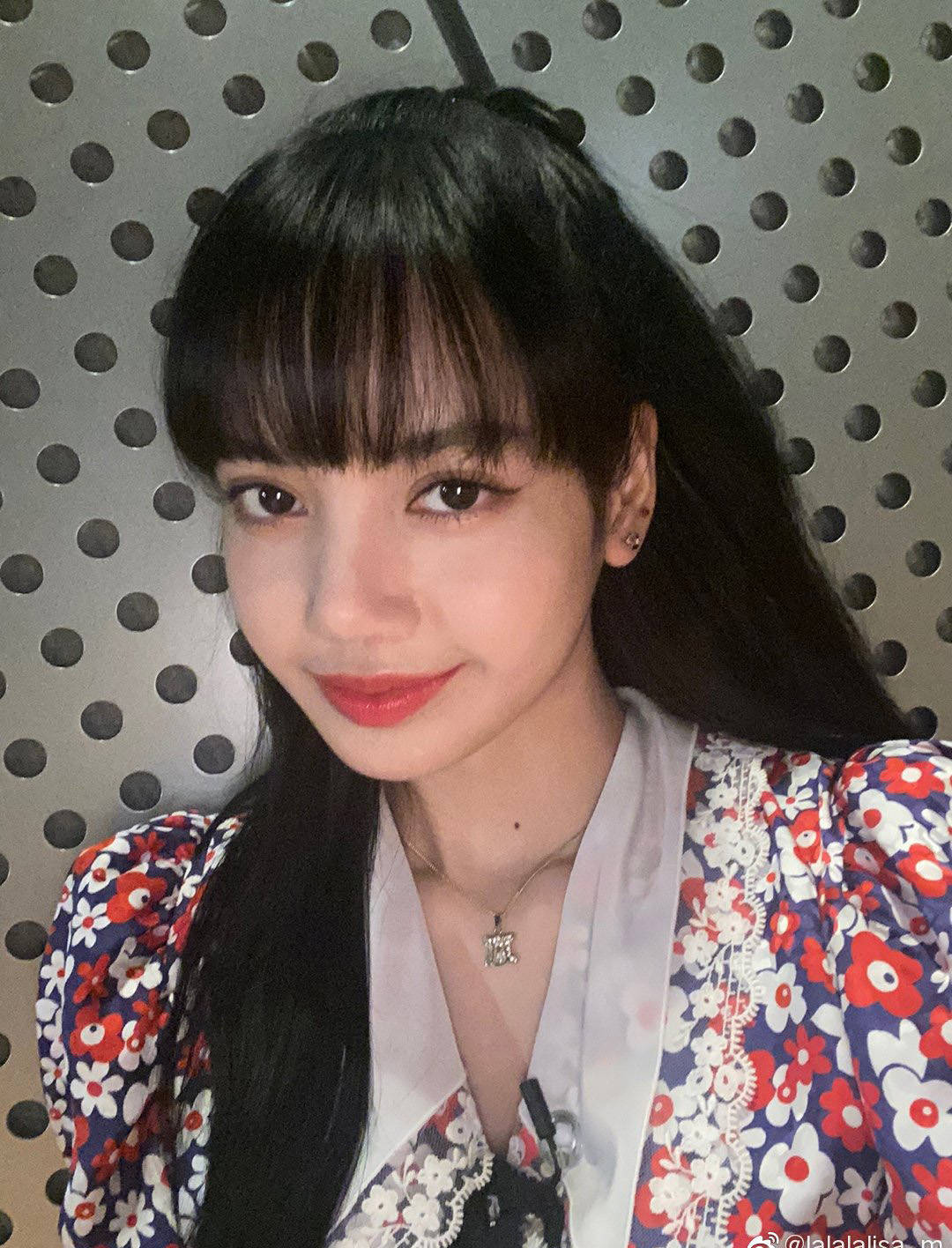 LISA被前经纪人骗钱，心灵受到很大伤害，网友心疼并支持她维权！_信任