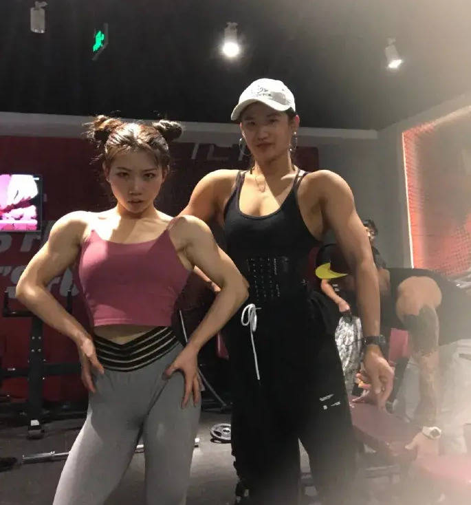 东北健身萝莉身高152cm，极限深蹲240斤，号称“金刚小哪吒”_身材