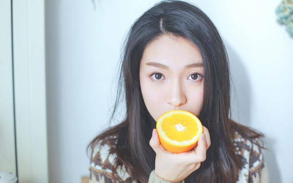 和女生聊天时,女生最爱听的四句话,直男别不懂女人