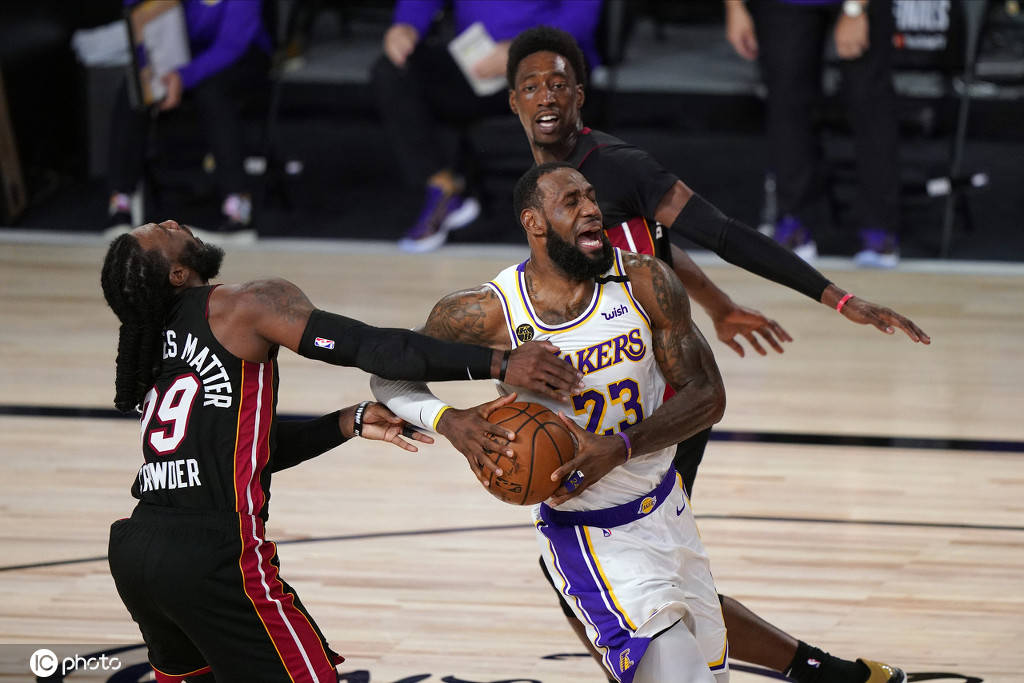 组图：詹姆斯总决赛中的神迹 三队夺冠四获FMVP-搜狐大视野-搜狐新闻