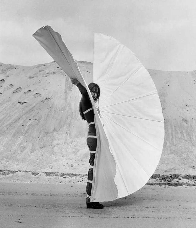 如果艺术家有味道，那瑞贝卡·霍恩就是“苦味天使”_Zen