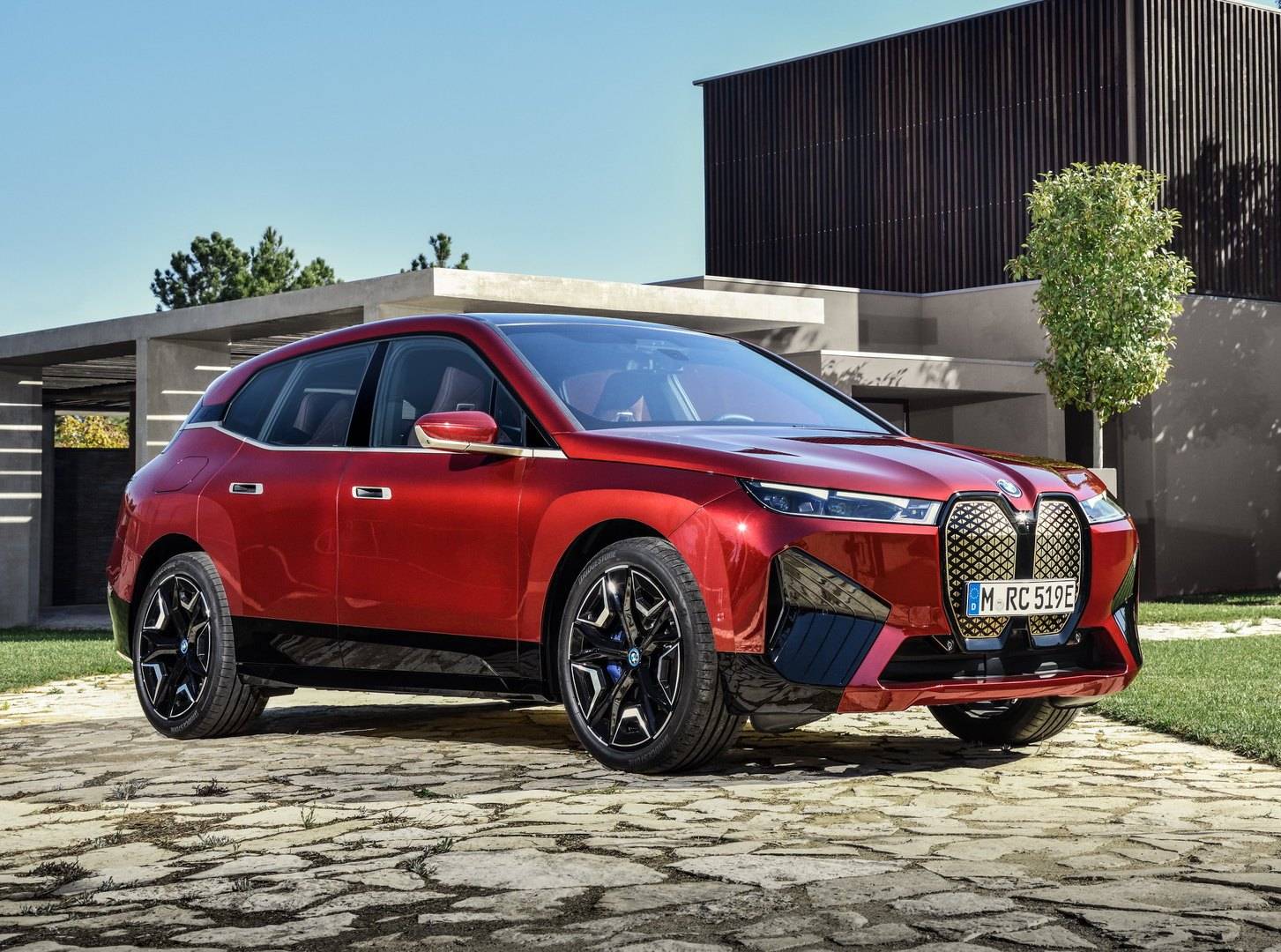 全新宝马iX电动SUV首次亮相，最大500马力，续航483公里，轴距近3米_搜狐汽车_搜狐网