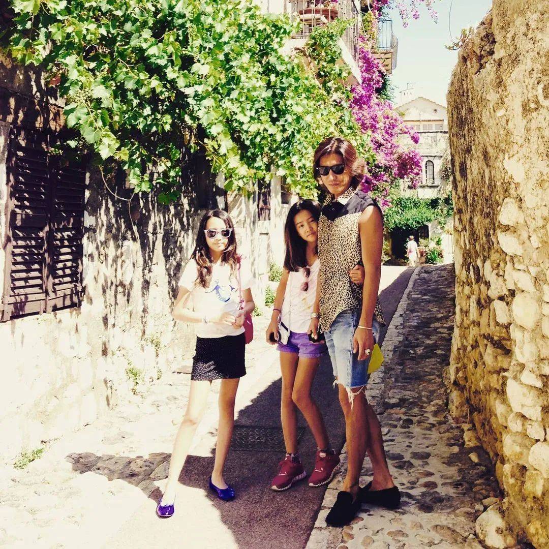 木村拓哉女儿晒儿时合影：“有这样的老爸，我很难找到老公”-搜狐大视野-搜狐新闻