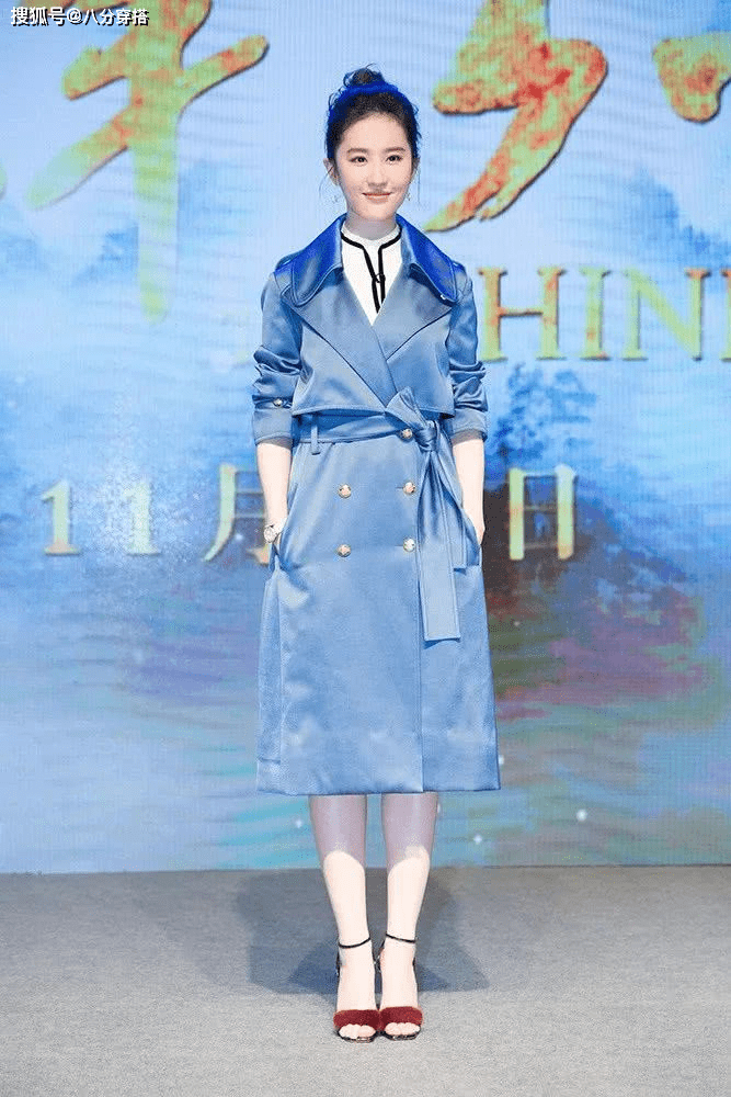 刘亦菲气质好就是任性，穿灰色大衣配LV老花帽保暖舒适，优雅大气-搜狐大视野-搜狐新闻