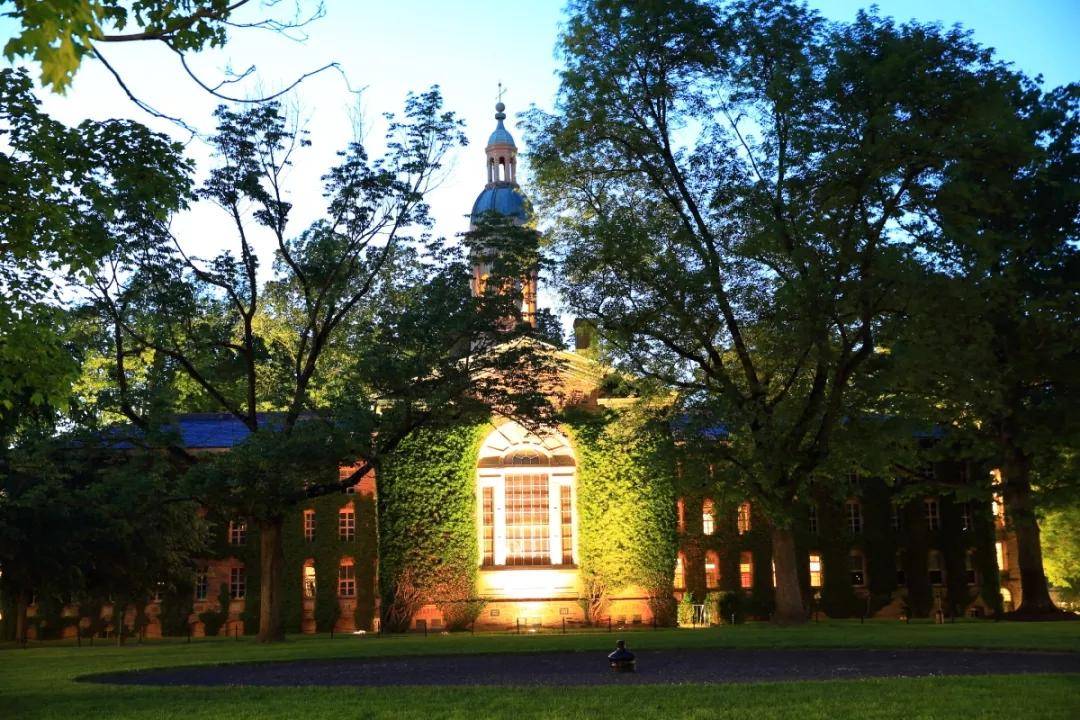 惊了！美国的名牌大学竟然也有“附中”，升学率杠杠的_School