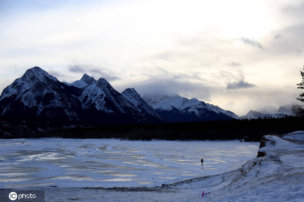 美哭了！航拍加拿大亚伯拉罕湖冰湖景观-搜狐大视野-搜狐新闻