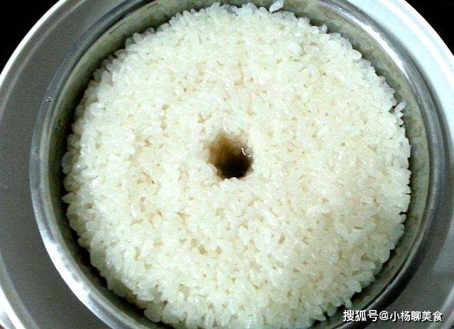 自己在家也能酿米酒，简单3步就能做出美味米酒，过年不用买酒了酒曲