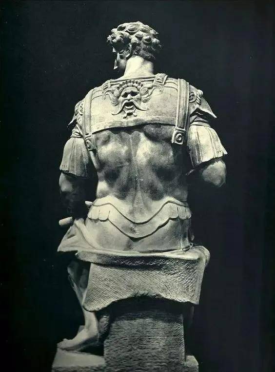 【远见塔｜每日一书】米开朗琪罗传：不朽作品的背后，一个孤独的艺术天才_英雄