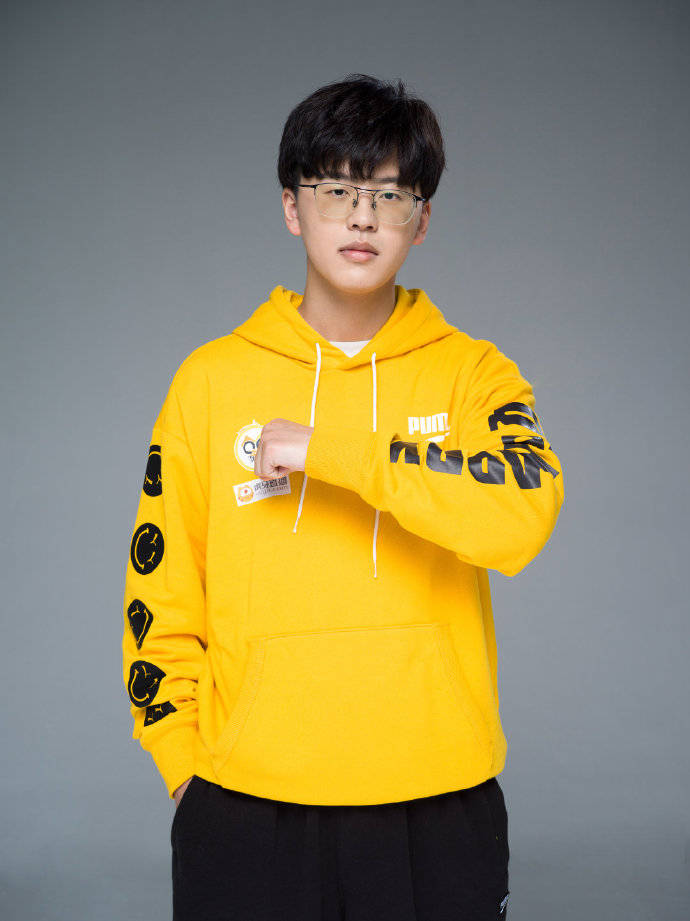 2021年王者荣耀春季赛 QGHappy定妆照-搜狐大视野-搜狐新闻