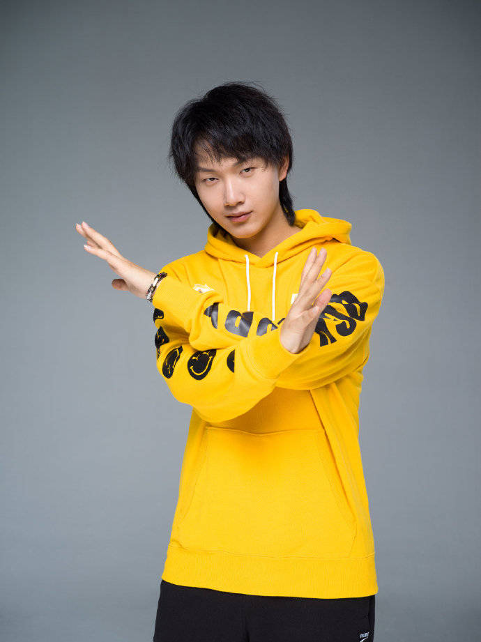 2021年王者荣耀春季赛 QGHappy定妆照-搜狐大视野-搜狐新闻