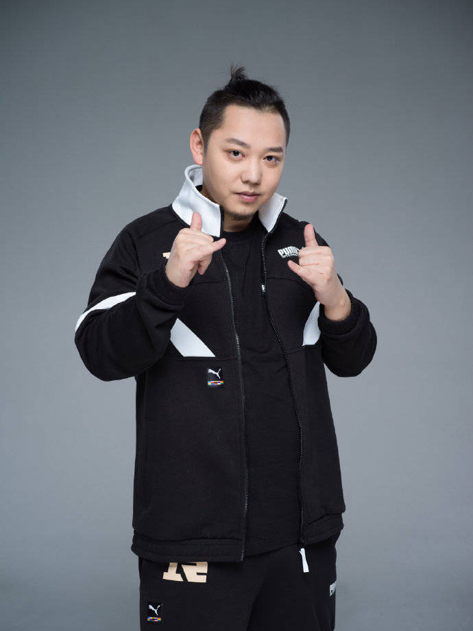 2021年王者荣耀春季赛 RNG.M定妆照-搜狐大视野-搜狐新闻