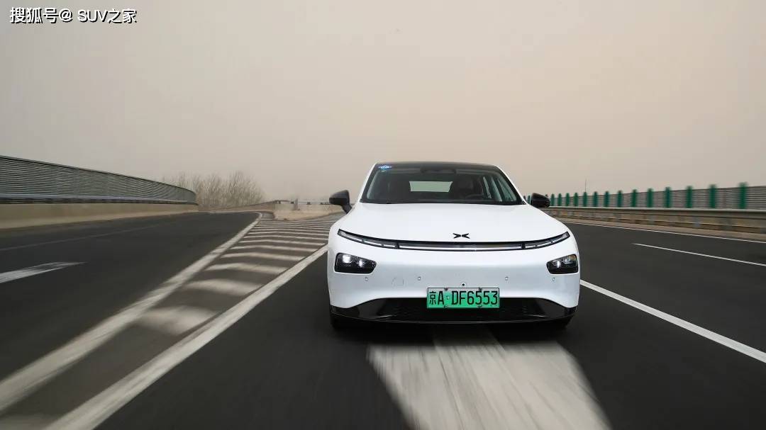 变道、跟车、上下砸道！小鹏P7 NGP自动驾驶上演真“无人驾驶”？_搜狐汽车_搜狐网