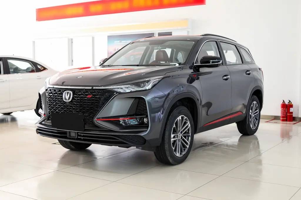 长安CS75 PLUS，中配178马力+6AT，典型的畅销SUV_搜狐汽车_搜狐网