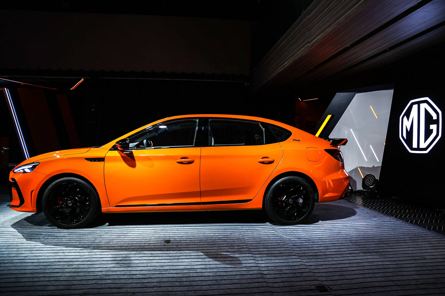 酷到没朋友！年轻人的第一辆运动家轿，MG6 PRO正式发布！_搜狐汽车_搜狐网