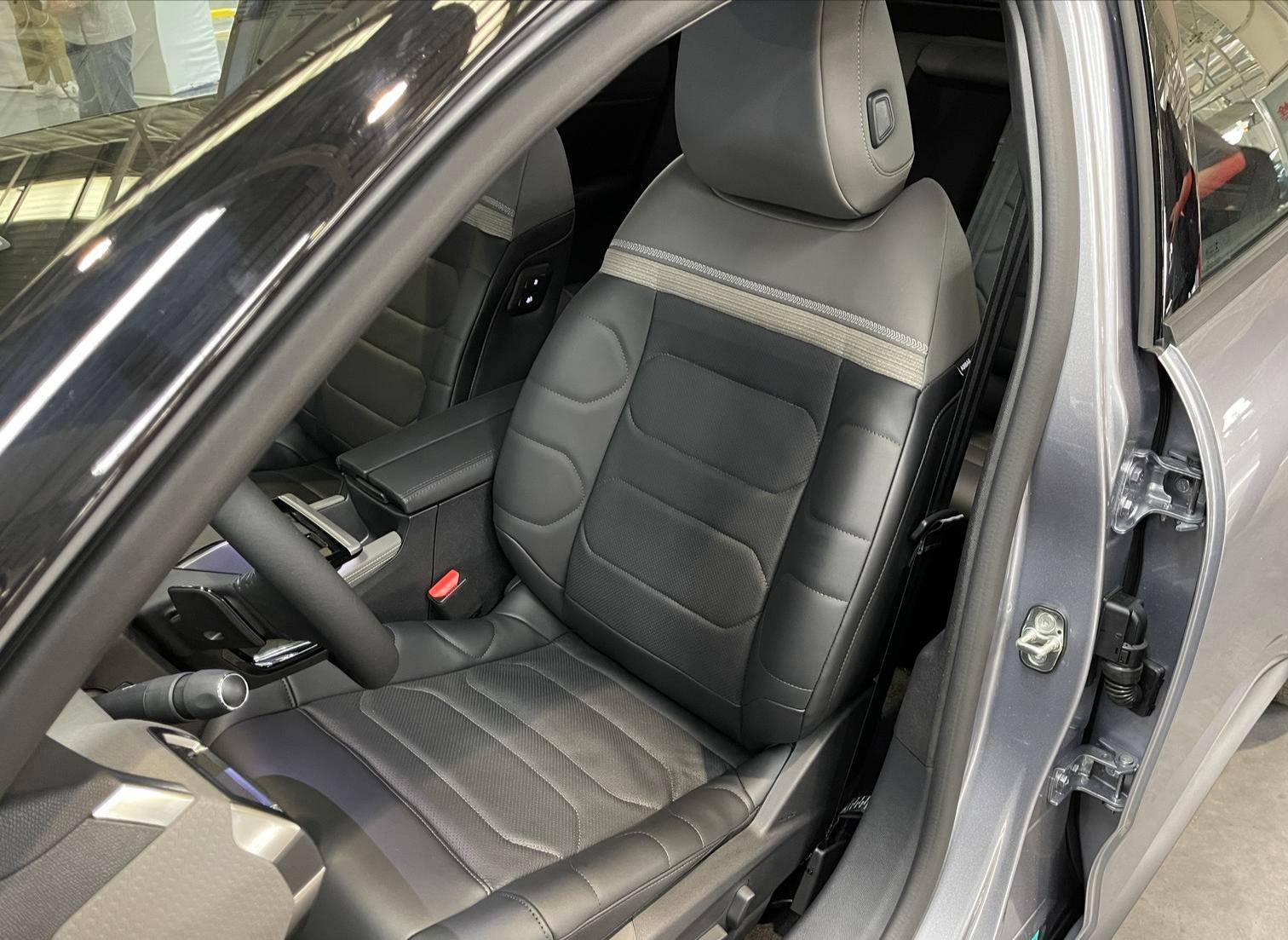 雪铁龙凡尔赛C5X实拍！个性外观+4.9米车长，1.6T高功率引擎最霸气_搜狐汽车_搜狐网