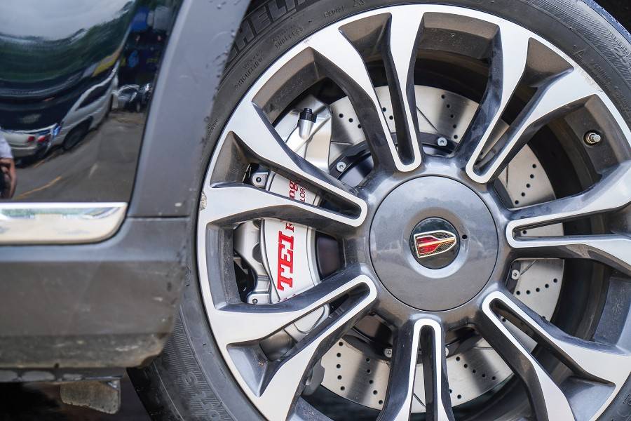 红旗HS5前轮改装TEI Racing竞技版高性能S60六活塞卡钳刹车套装_搜狐汽车_搜狐网