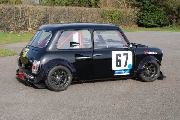 移植大排量摩托车发动机的老Mini，拥有了超跑般的性能_搜狐汽车_搜狐网