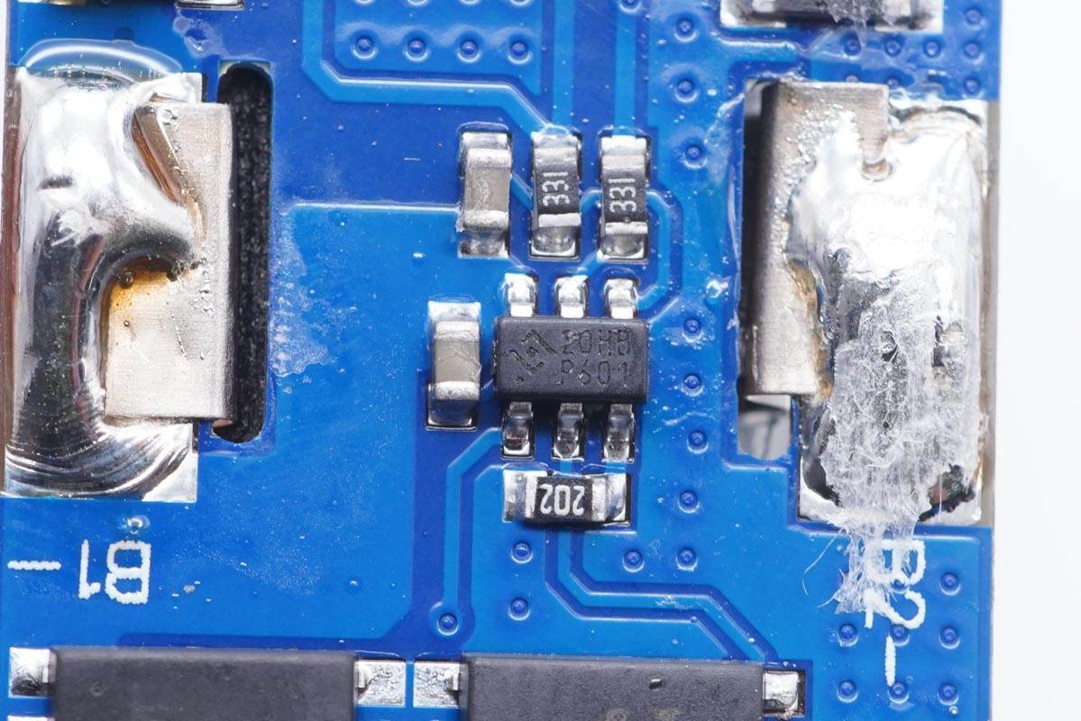 采用南芯SC8905升降压方案，绿联20000mAh 45W快充移动电源拆解_保护