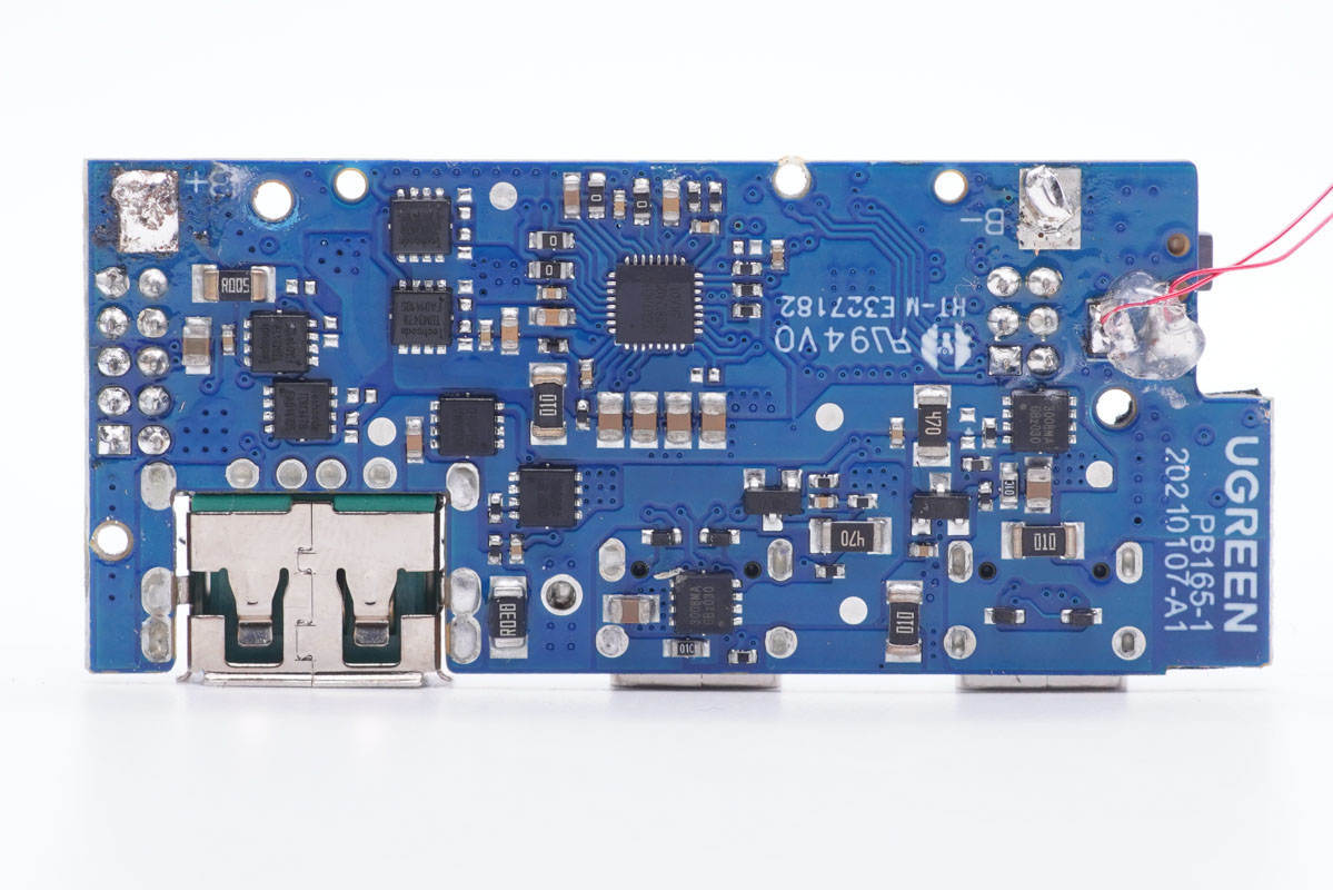 采用南芯SC8905升降压方案，绿联20000mAh 45W快充移动电源拆解_保护