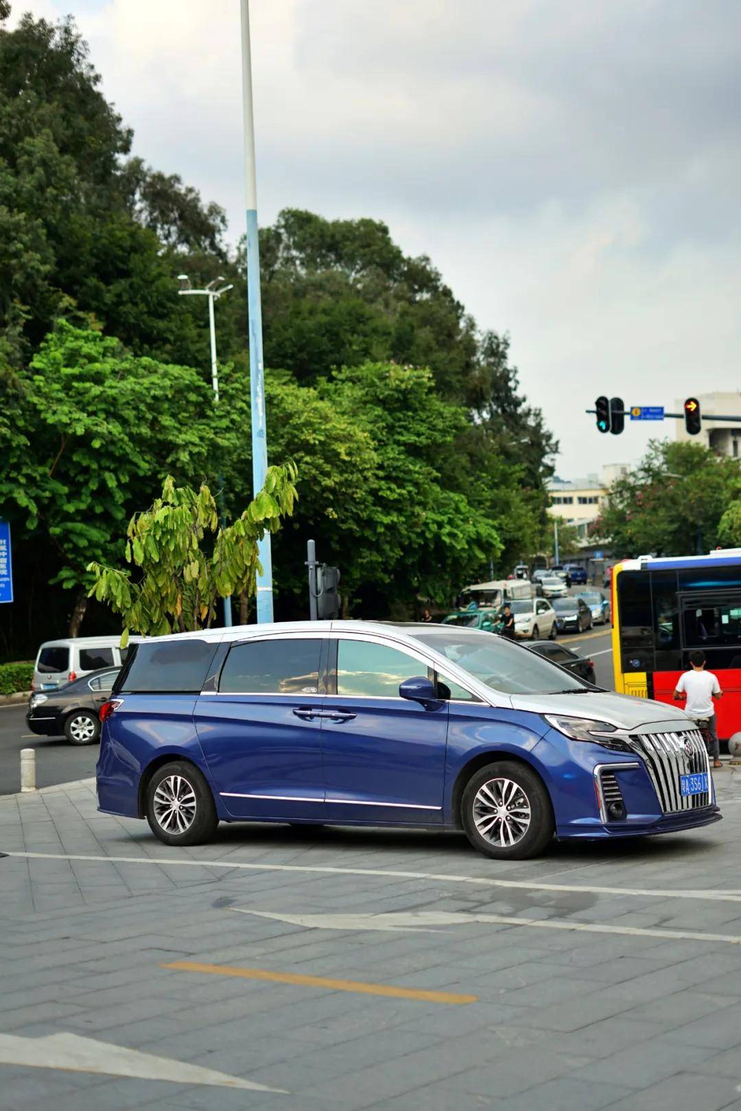 别克·GL8653T2020款搭配六片装奥克福铂金电镀雨挡_搜狐汽车_搜狐网