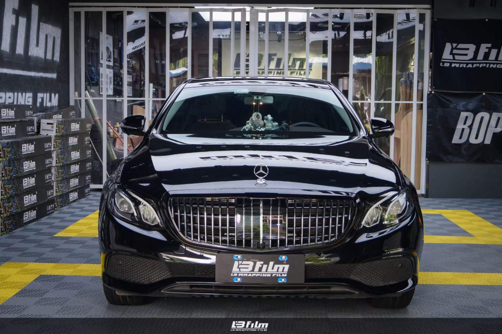 奔驰-Benz汽车贴膜LB改色膜高亮钢琴黑_搜狐汽车_搜狐网