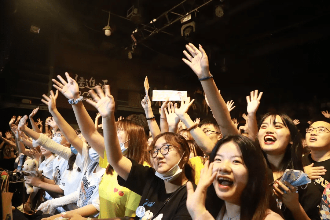 Live House到底有多上头?_演出