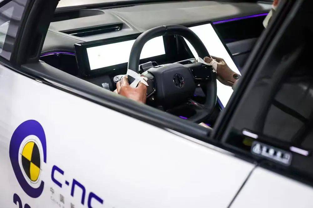 高合HiPhi X首试C-NCAP正面公开碰撞测试表现优异_搜狐汽车_搜狐网