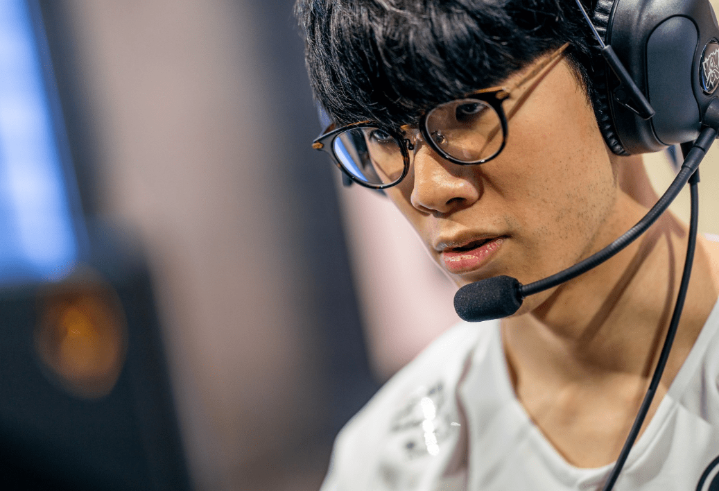 TS和Rookie续约IG！知情人爆料LPL转会期：Knight成争抢热门_选手