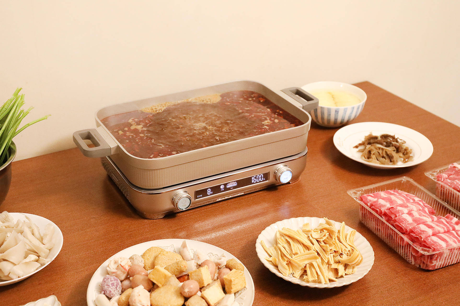 一文告诉你，钛古 IHBBQ 料理机与普通多功能料理锅有何不同_对比