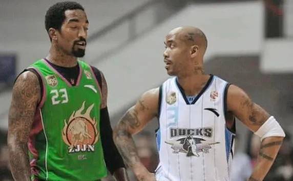 中国乔丹？JR史密斯转发征战CBA照片，场均35分，消极比赛遭诟病！_个人