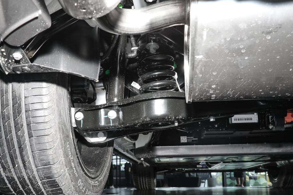 详解领克06 PHEV：顶配16.38万元，外观漂亮动力足，操控性也挺好_搜狐汽车_搜狐网