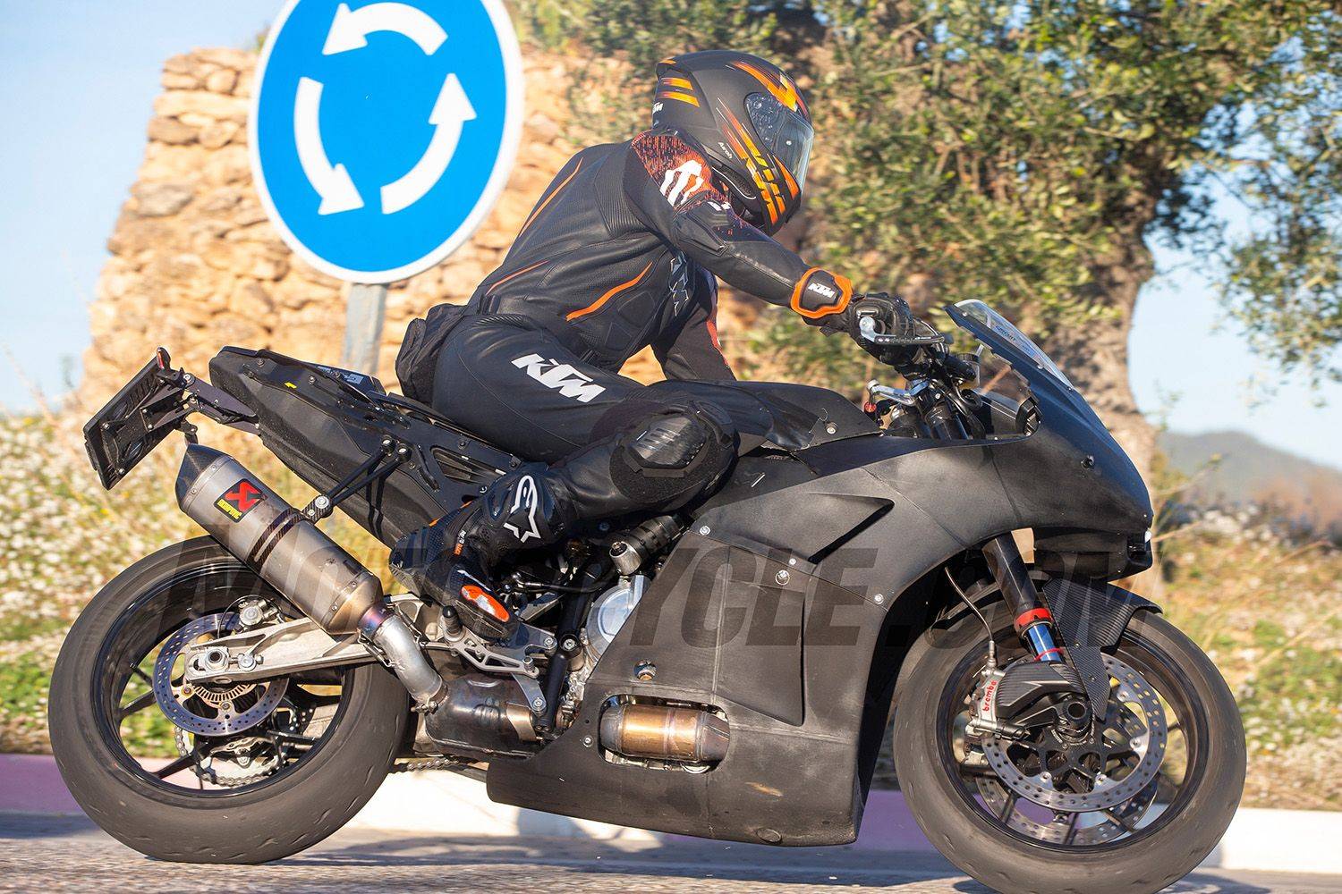 KTM RC990细节高清照曝光，最快2024发布_搜狐汽车_搜狐网