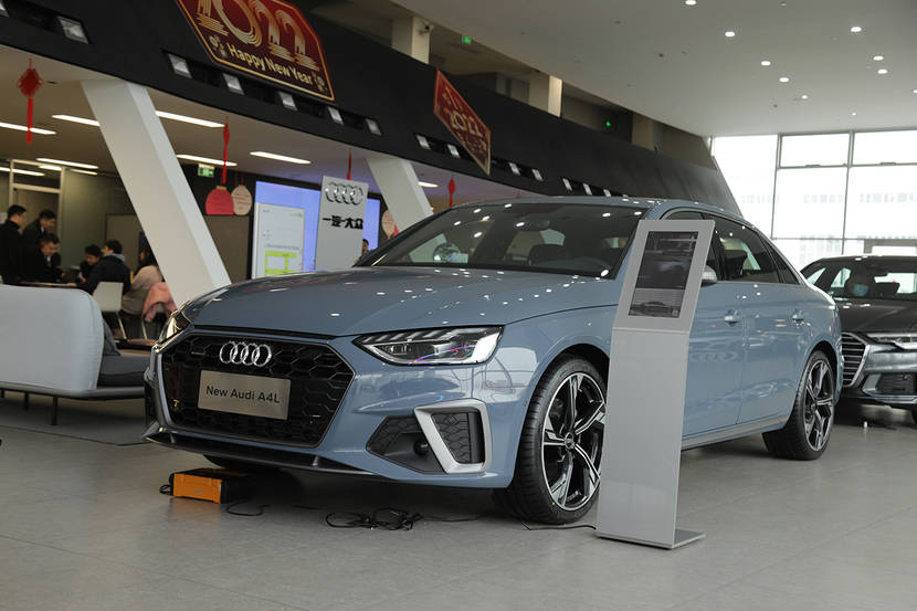 外观无限接近RS4，外观党的最爱，奥迪A4L RS套件燃速型到店实拍_搜狐汽车_搜狐网