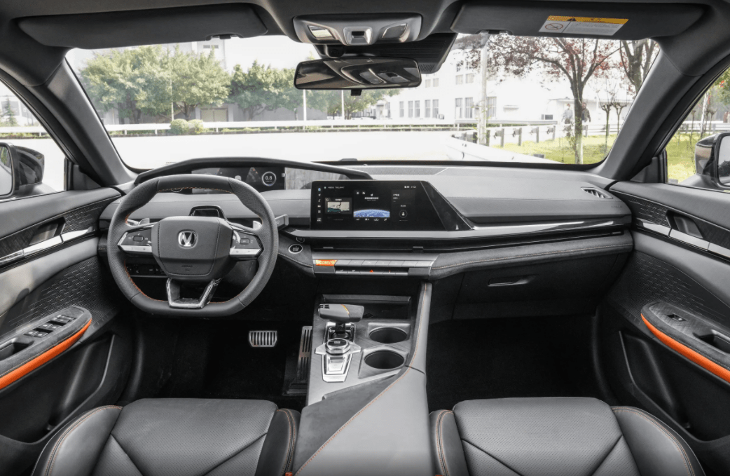 国产A7曝光！外观超酷，升降尾翼，索尼音响，工薪族盘它，很实惠_搜狐汽车_搜狐网