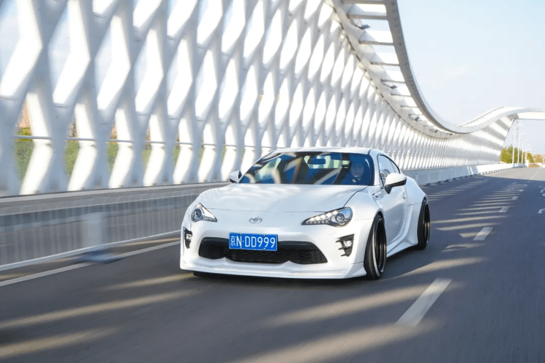 女：什么破车？男：丰田86 yyds！体验它为什么是男生的快乐源泉？_搜狐汽车_搜狐网