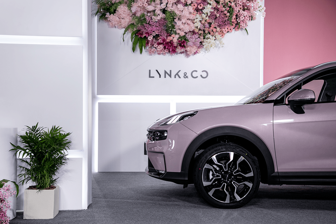 粉力来电 女神限定——领克06 PHEV Shero粉色特别版上市，售价为16.88万元_搜狐汽车_搜狐网