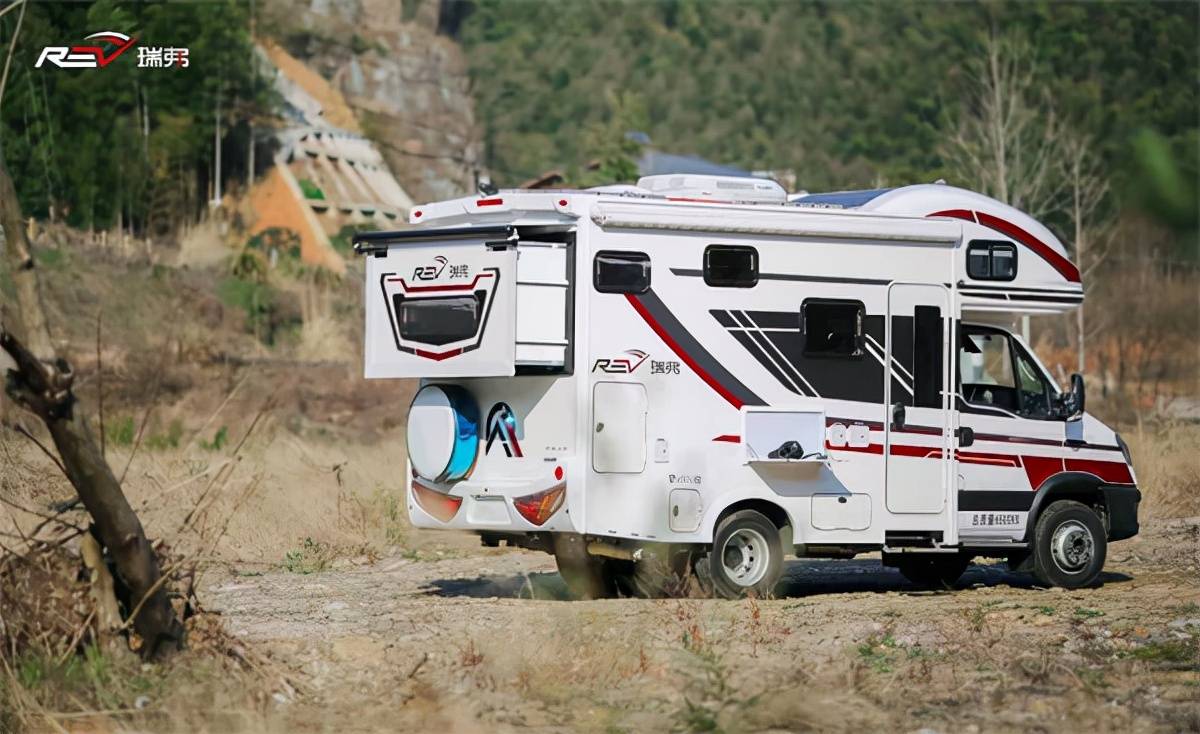 瑞弗全新V820依维柯双拓展房车6.5吨版，加强底盘更好承载力_搜狐汽车_搜狐网