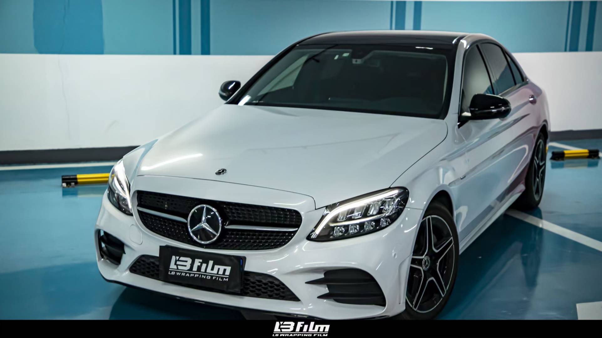 给女友定制的礼物，给几分？奔驰C260L改色镭射渐变喷绘膜LBFILM_搜狐汽车_搜狐网