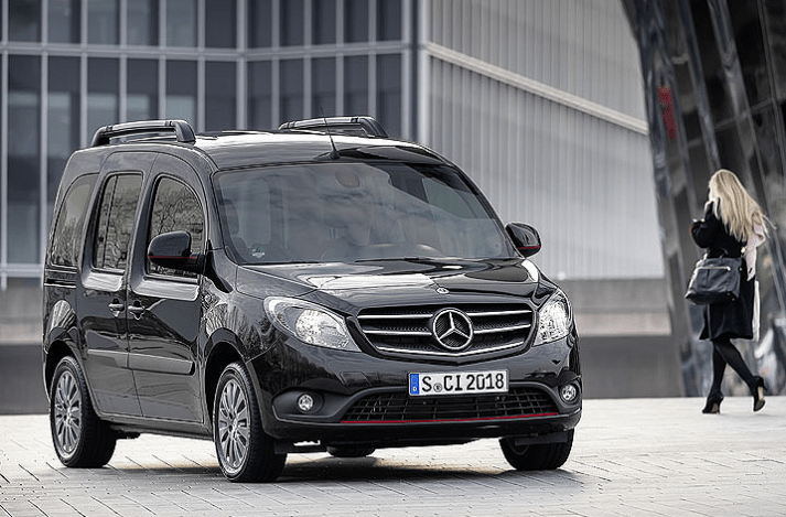 全新奔驰T-Class将在4月26日发布，预计提供汽油、柴油与纯电版本_搜狐汽车_搜狐网